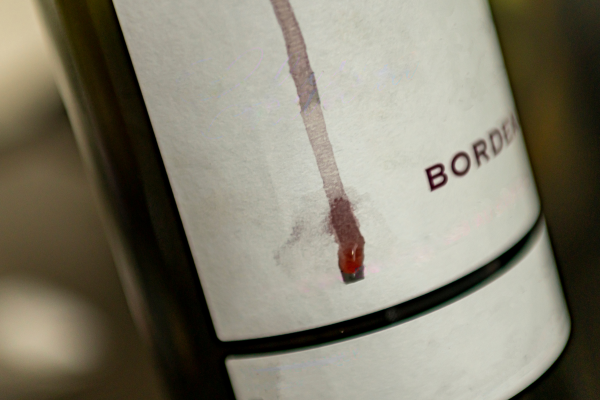 How to Remove Old Wine Labels: Methods and Tips